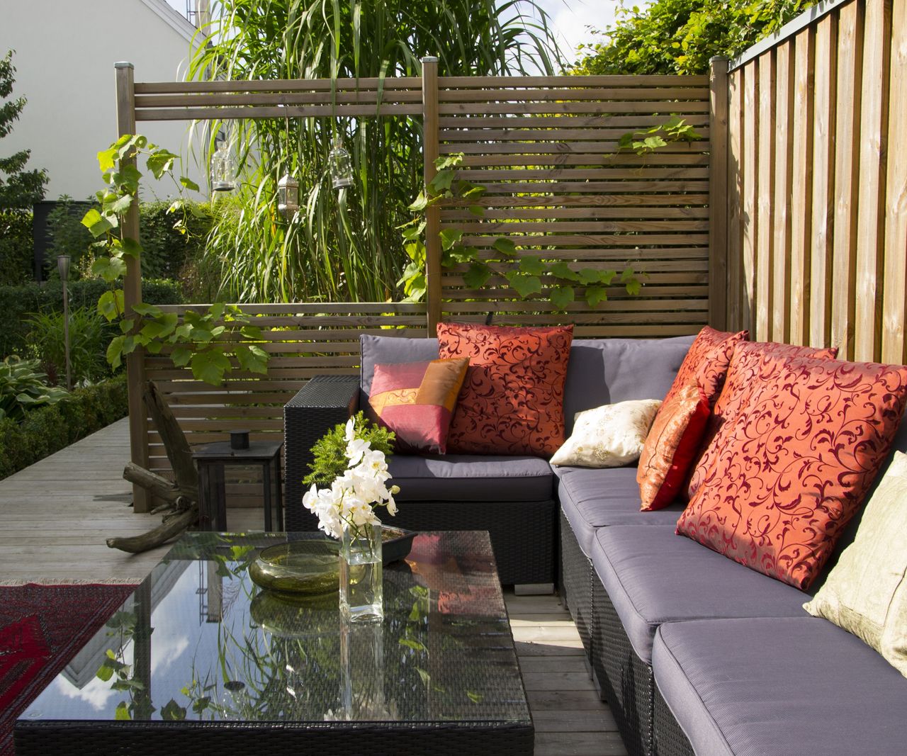 How to enclose a windy area of your yard? 9 stylish solutions | Homes ...