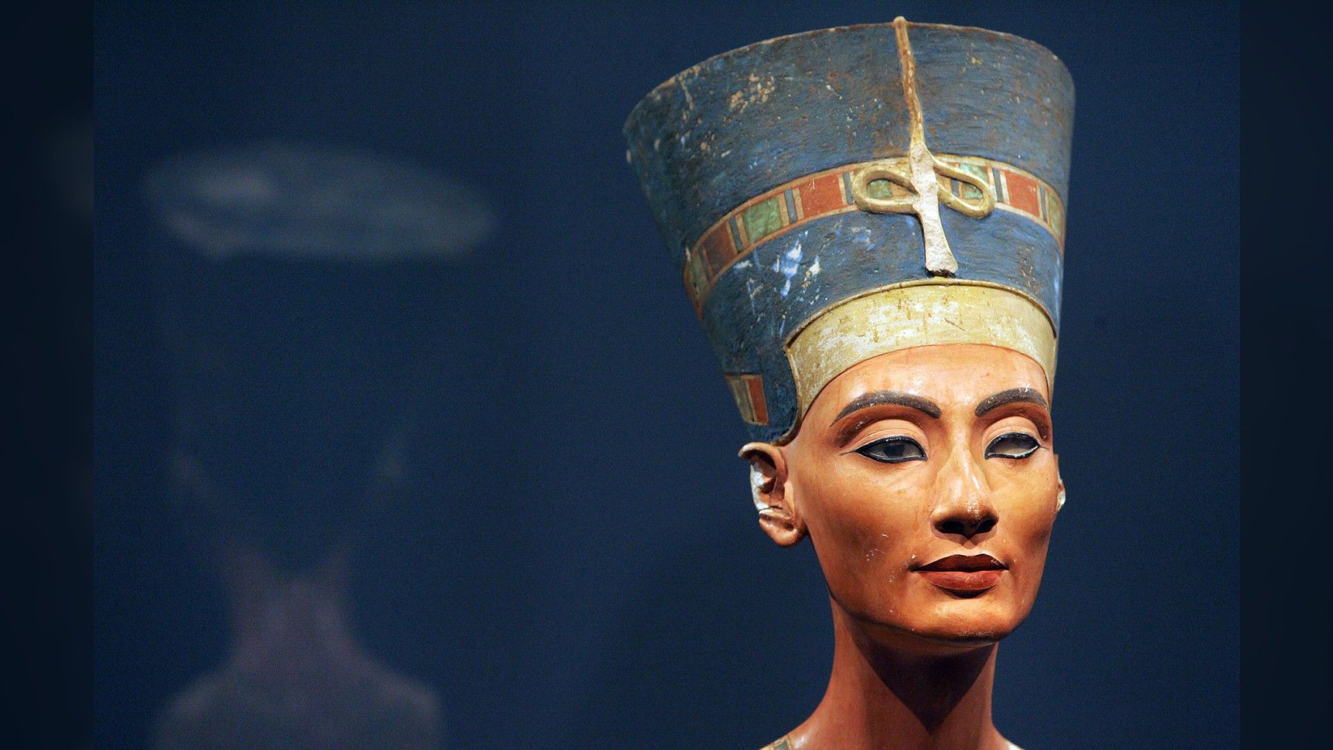 Who was Nefertiti, the ancient Egyptian queen depicted like a goddess ...
