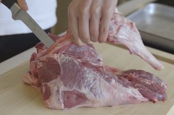 An easy guide on how to butterfly debone a leg of lamb and stuff it ...