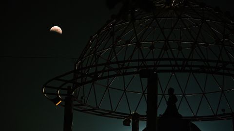 'Blood moon' total lunar eclipse: Stunning photos of our celestial ...