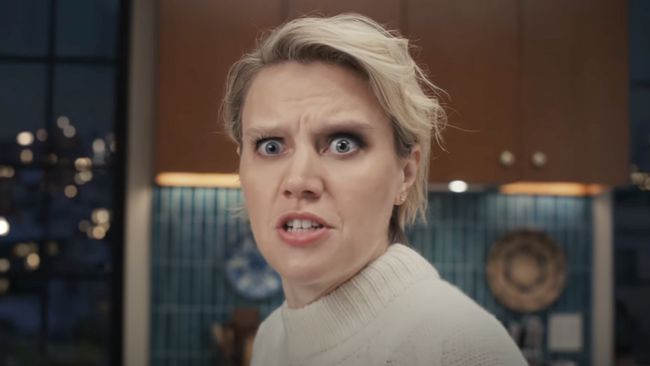 Kate McKinnon Lights Up The Super Bowl With Funny Mayo Cat Commercial ...