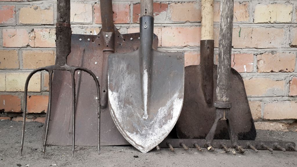 5 ways to get rid of rust stains and look after your garden tools | Tom ...