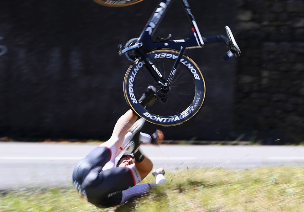 Tour de France: Theuns fractures vertebra in time trial crash | Cyclingnews