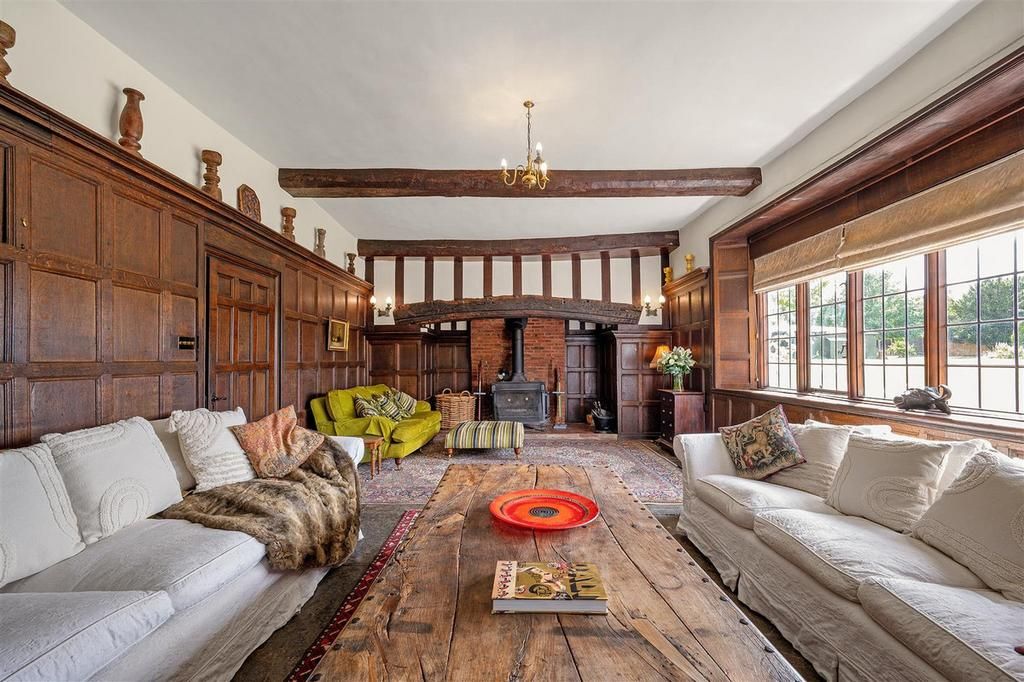 An Elizabethan home with exquisite panelling, a grand hall, and ...