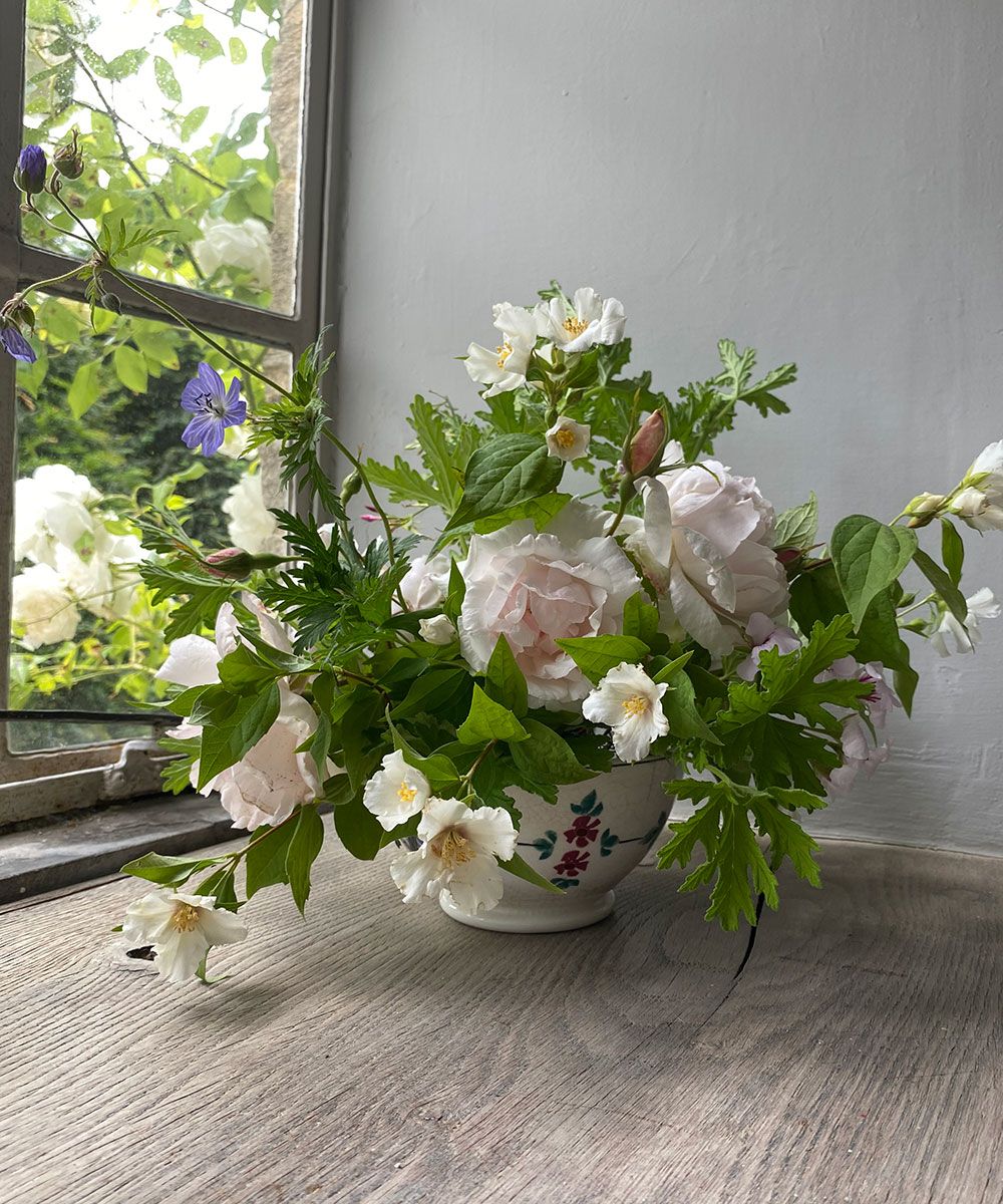 How to create a floral table display with Willow Crossley | Homes and ...