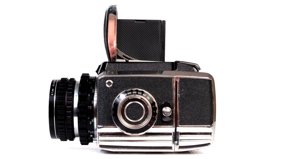 This "Japanese Hasselblad" does things that the original Swedish camera ...