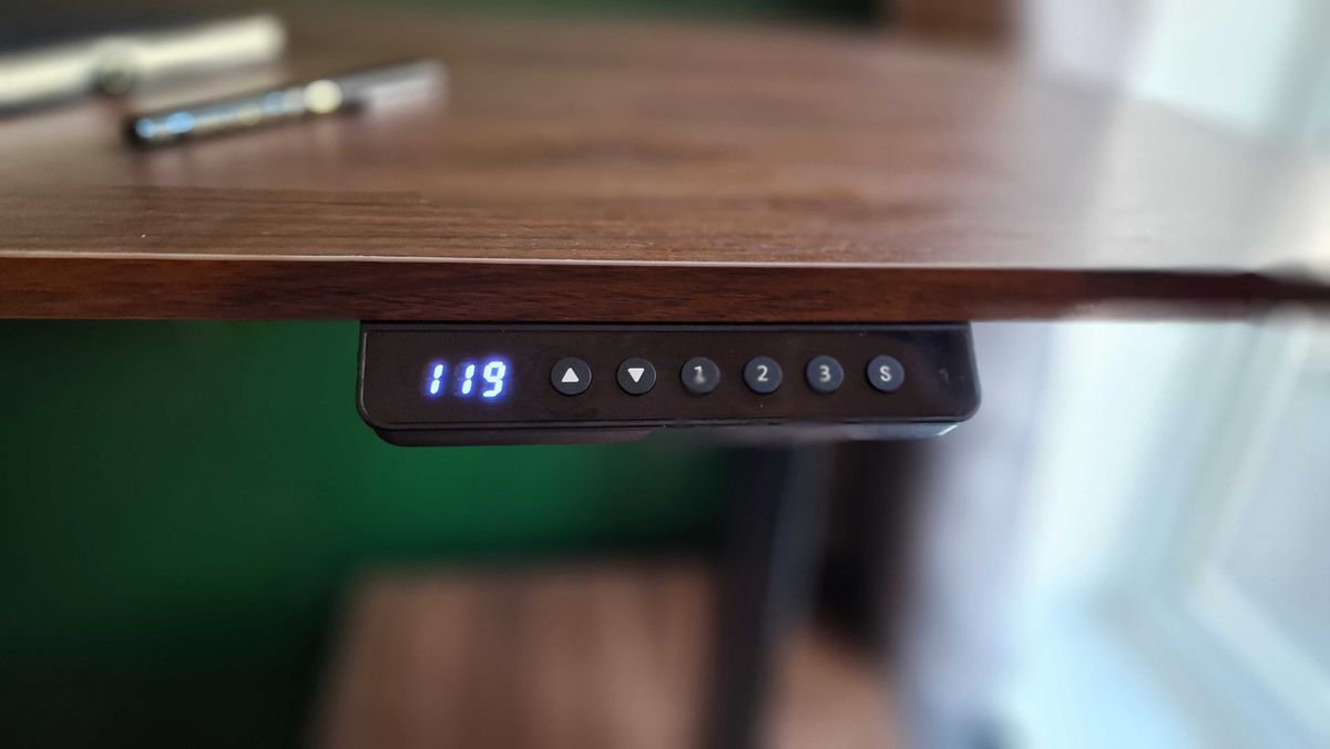 Fezibo Executive B standing desk review | TechRadar