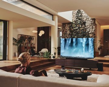 How to find the best TV viewing angle for your space | Livingetc