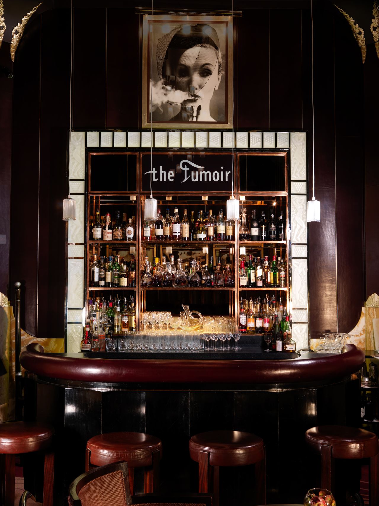 8 Of The Most Romantic And Beautiful Bar Interiors