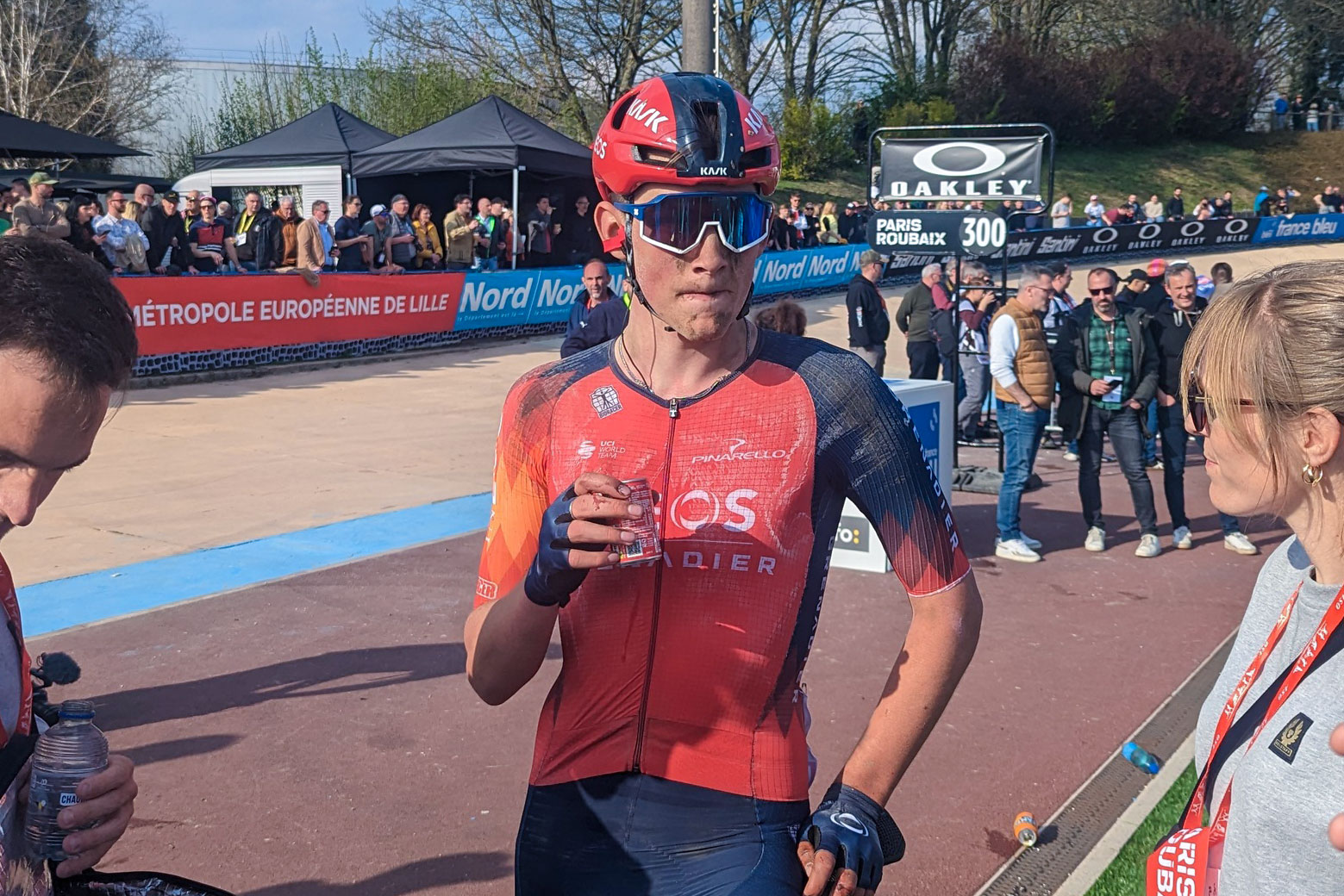 Hors délai : Josh Tarling, 19 ans, se bat pour terminer Paris-Roubaix ...