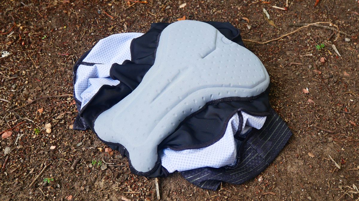 Endura Singletrack bib liner 2 review – feature-packed bib liners with ...