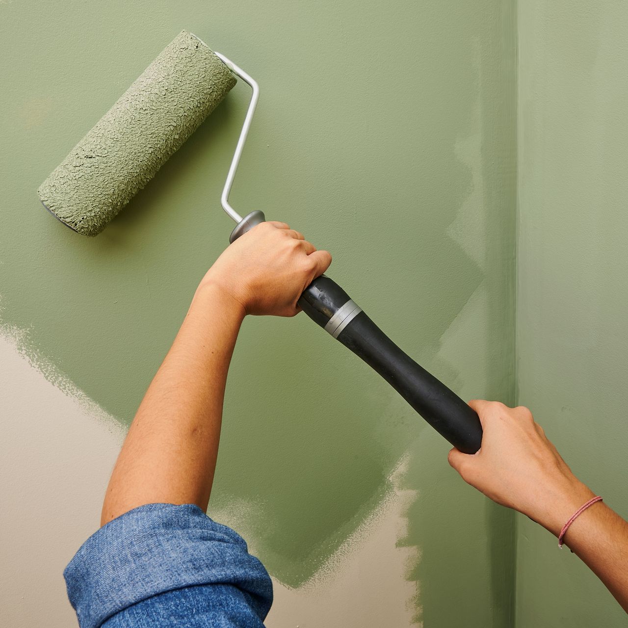 How to paint a room – 11 steps to transform a space with paint | Ideal Home