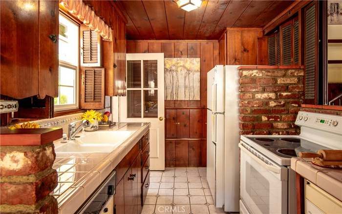 Before & After: A Wood-Clad Home now Channels Cozy Cabin Vibes | Livingetc