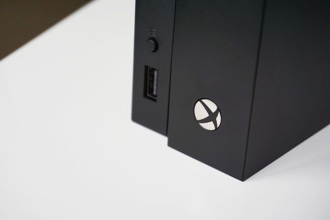 Microsoft discontinues Xbox One X and Xbox One S: All-Digital Edition ...
