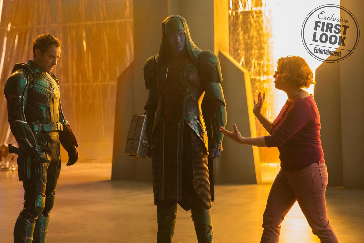 First look at Captain Marvel images reveal the Skrulls, a de-aged Fury ...
