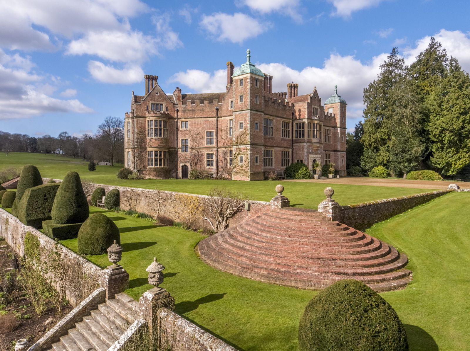 A majestic country estate set in 300 acres of historic parkland in Kent ...