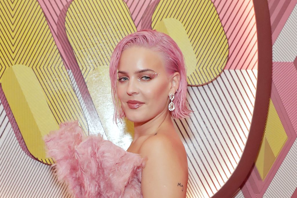 Iconic celebrities with pink hair to inspire your next hair makeover ...