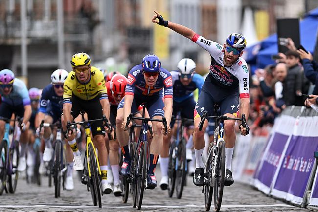 Renewi Tour: Olav Kooij fastest in messy bunch sprint to win stage 2 ...