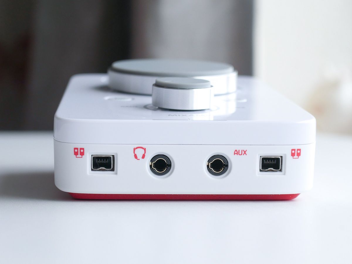 How to set up the Astro Gaming Mixamp to mix PC and console audio ...