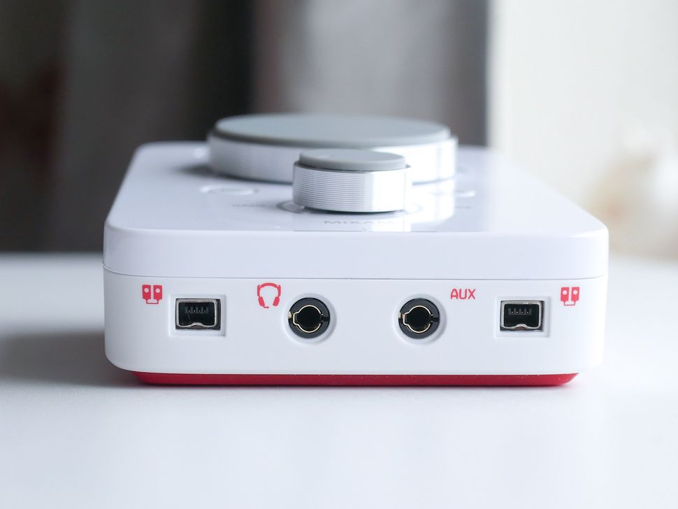 How to set up the Astro Gaming Mixamp to mix PC and console audio ...