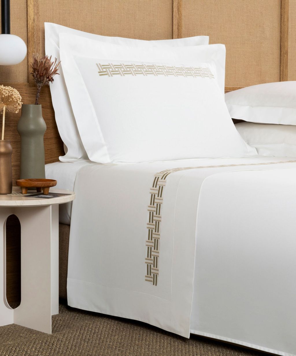 How to make a bed the right way – expert advice from Frette | Homes and ...