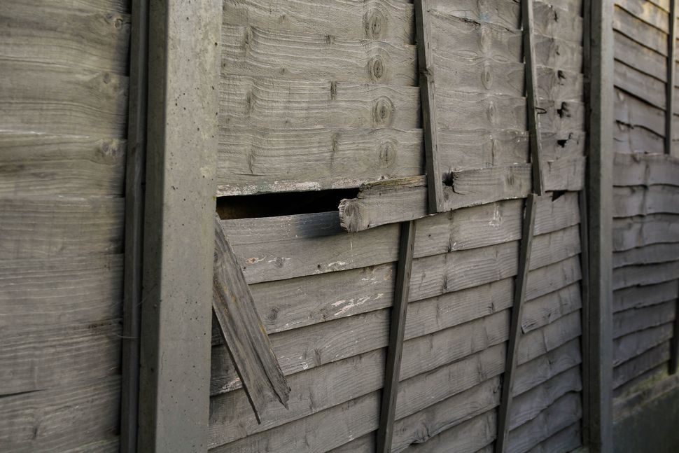 How to Replace Fence Panels and Repair Damaged Wood Fencing | Homebuilding