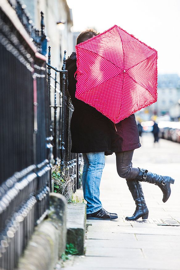 Couple photography tips: poses for portraits of pairs of people ...