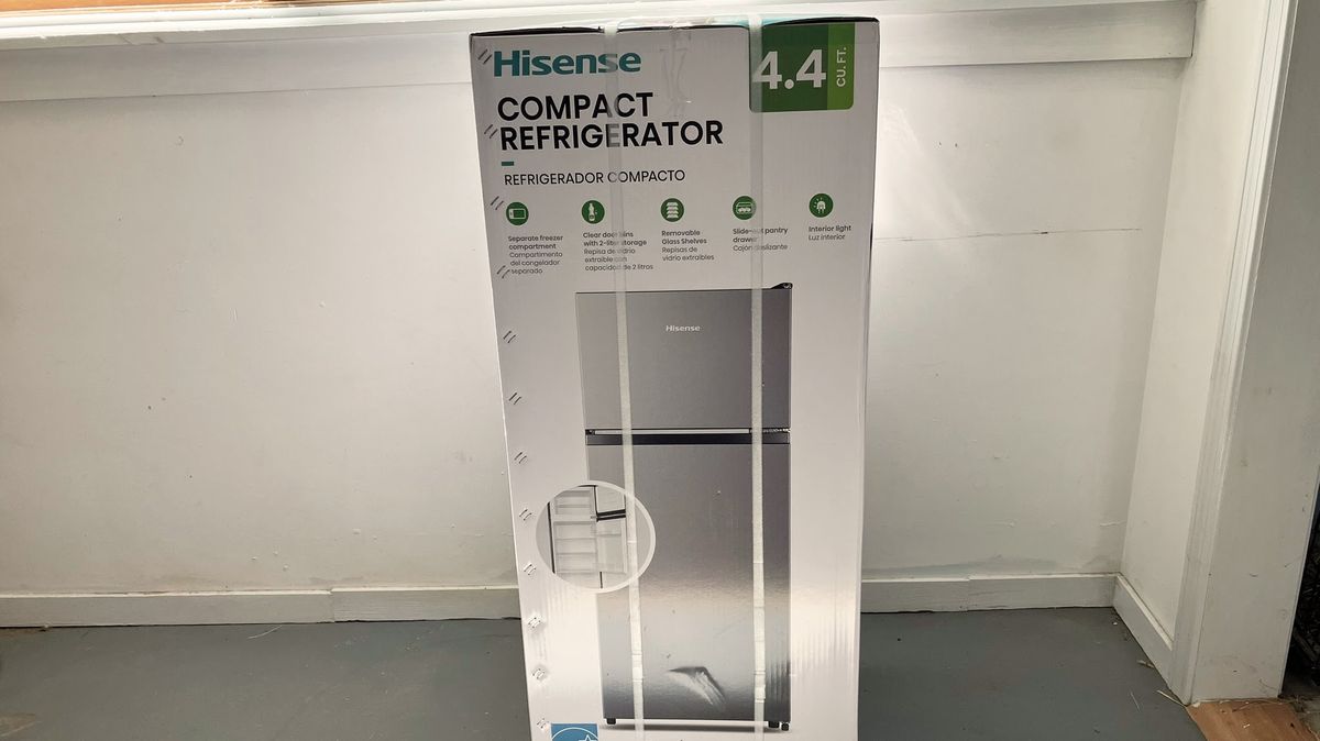 Hisense LMT43M6AVE 4.4-cu ft Mini Fridge with Freezer review | Top Ten ...