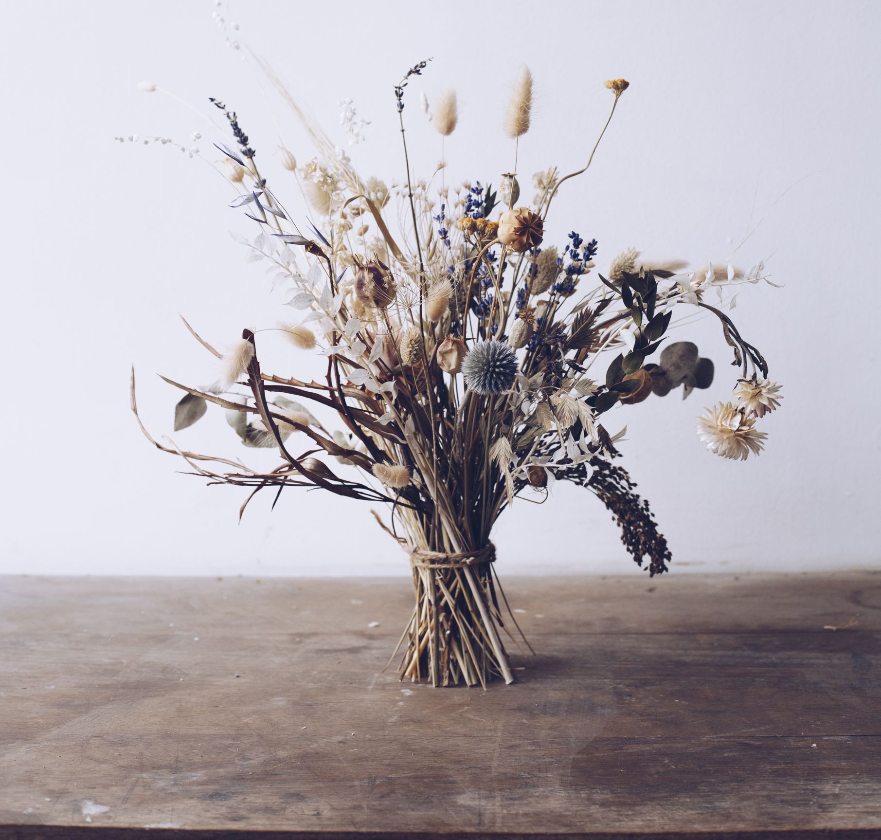 How to Decorate With Dried Flowers — 5 Expert Ways | Livingetc
