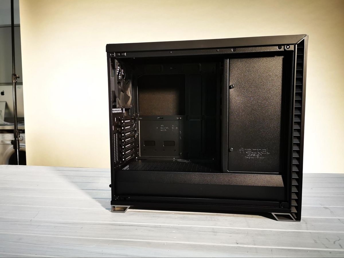 Fractal Design Vector RS Case Review: Flexible, but Expensive | Tom's ...