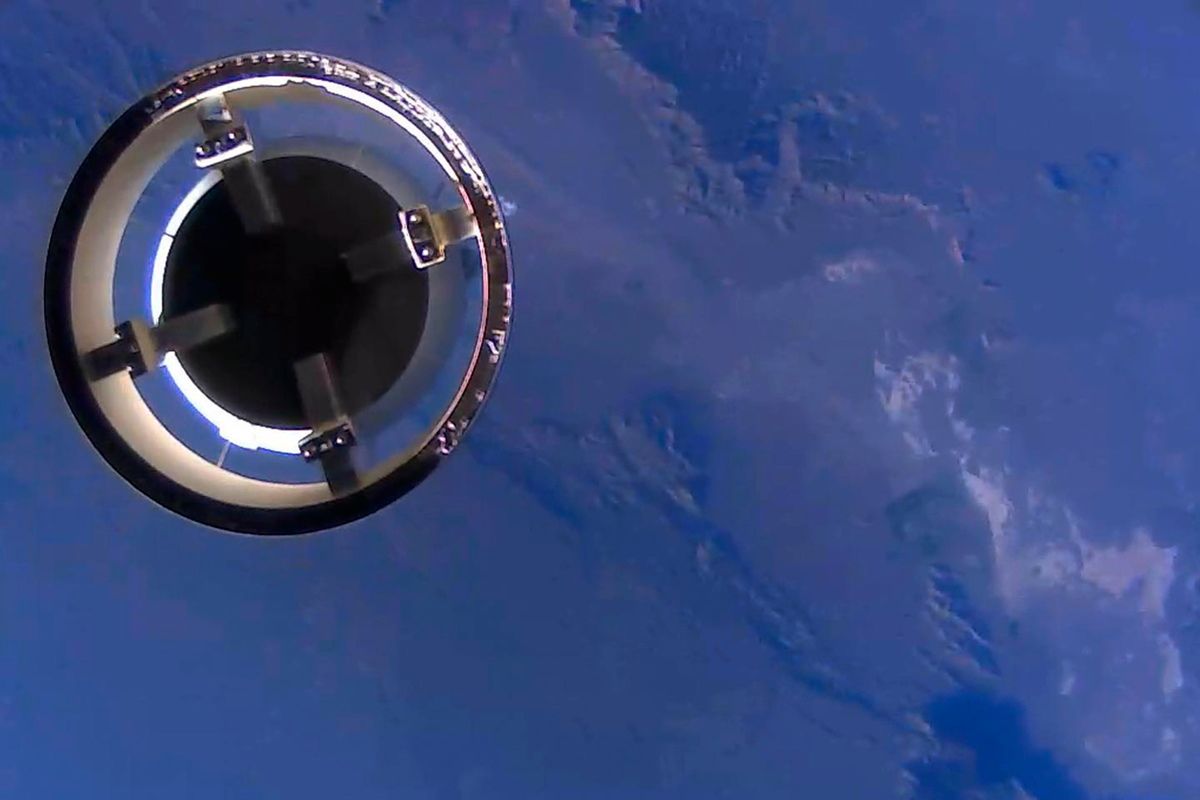 Jeff Bezos' Blue Origin Launches Private Spaceship Test Flight (Photos ...