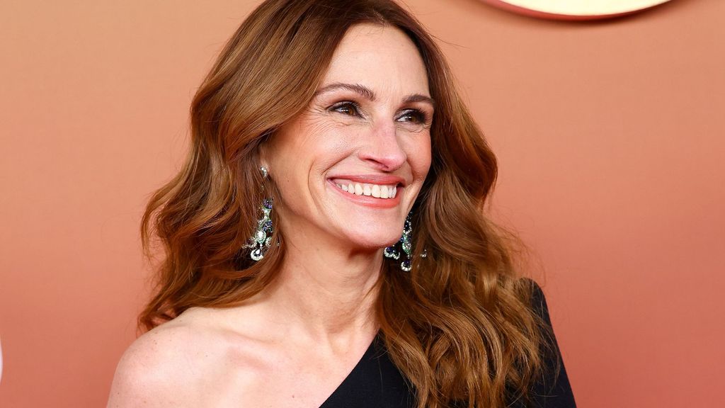 Julia Roberts Shares Her Pre-Flight Skincare Routine | Woman & Home