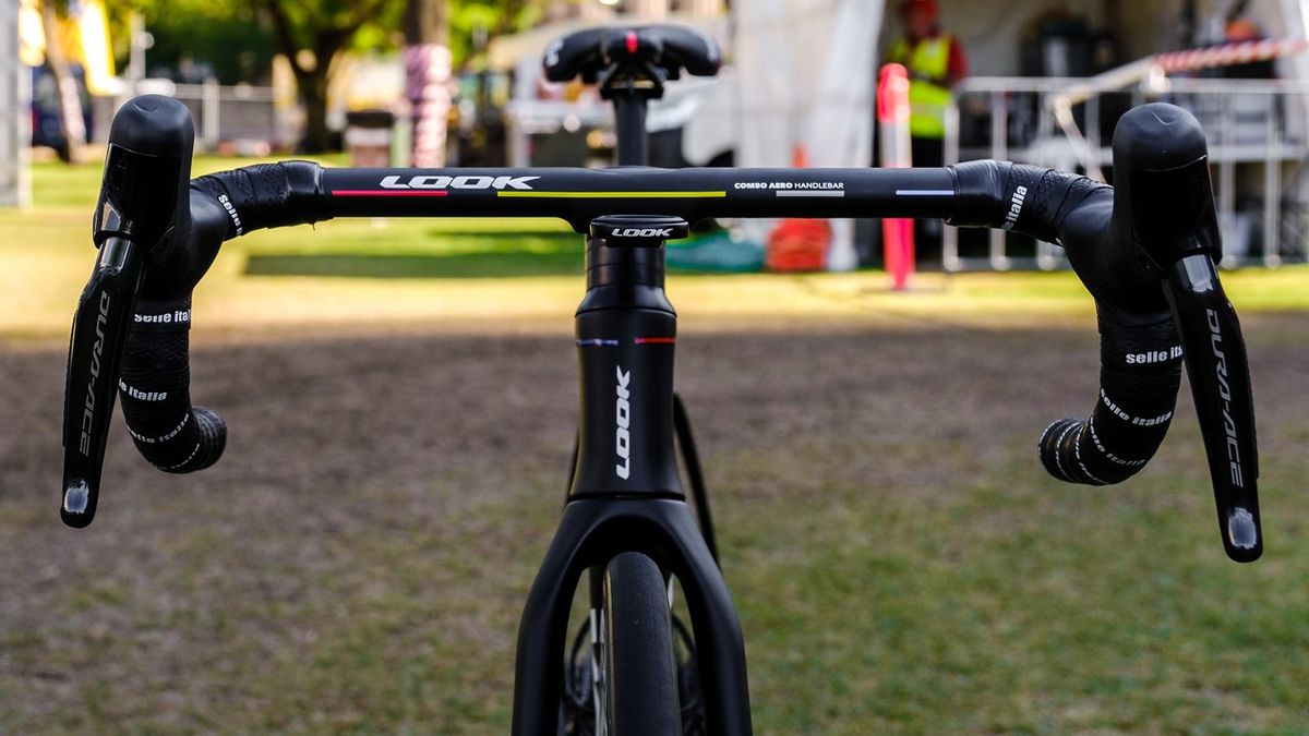 Up close with the new Look 795RS: Bryan Cocquards 2023 race bike ...