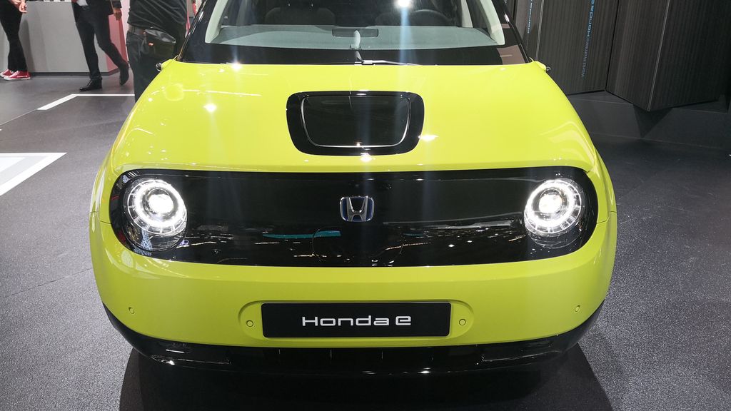 The Honda e comes fully charged with a feast of tech | TechRadar
