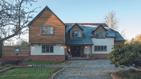 13 front garden driveway ideas that are practical and pretty | Homebuilding