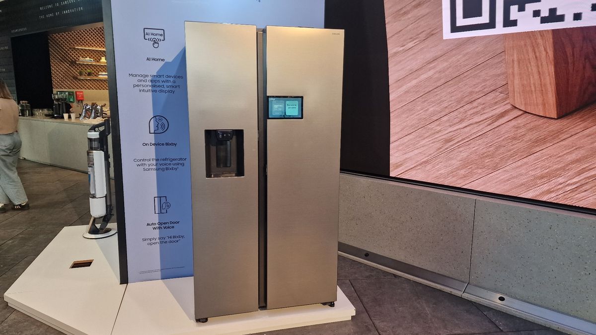 I didn't expect to like Samsung's new AI fridge that can suggest ...