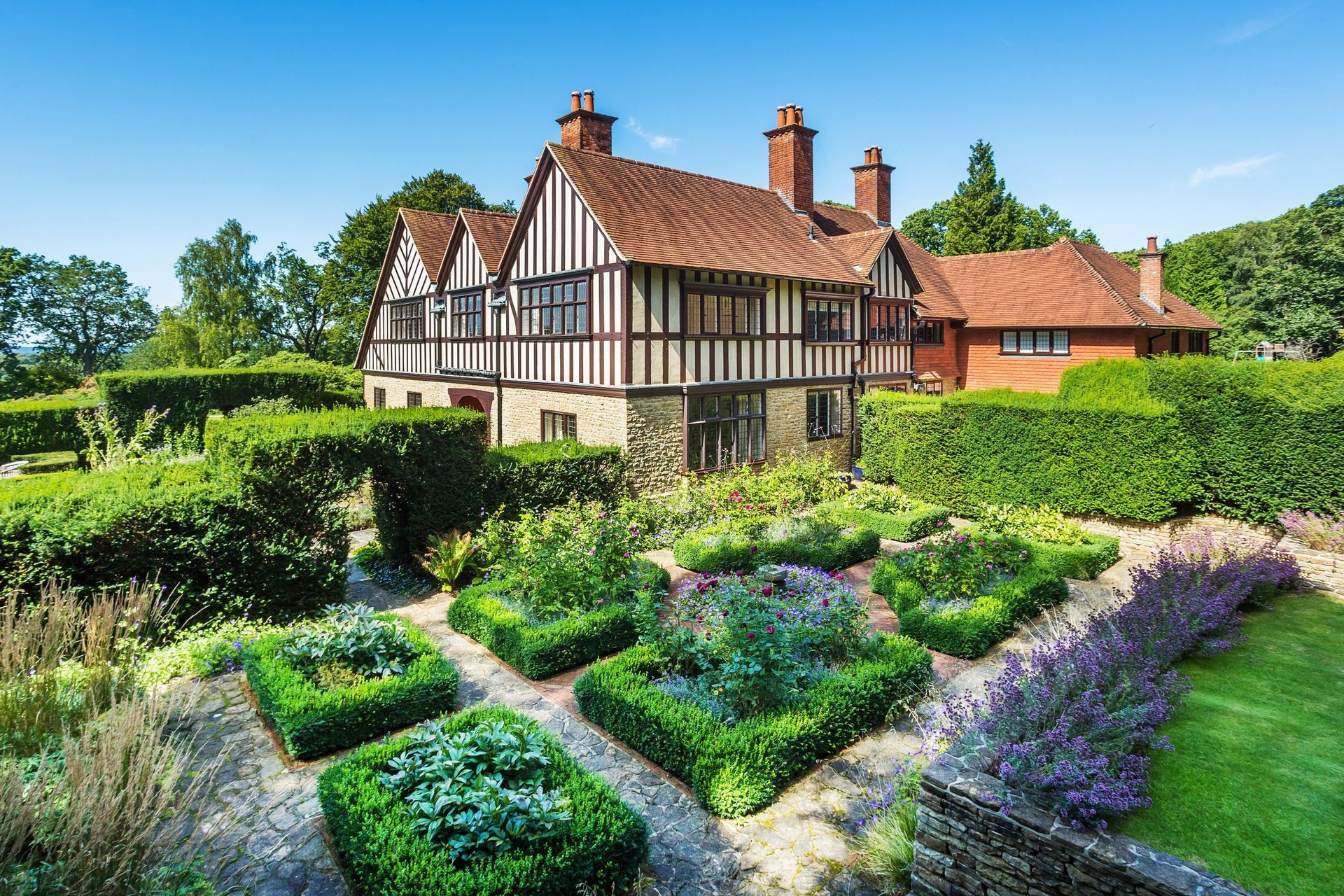 A stunning Lutyens home that has been elegantly reimagined for modern ...