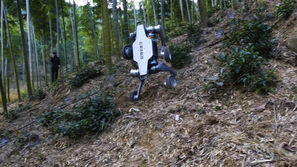 Watch Chinese security robot with wheels for feet scramble down hills ...