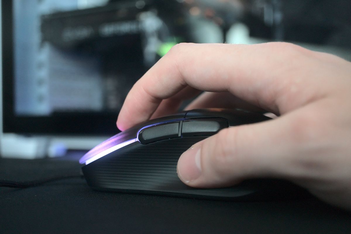Roccat Kone Pro review: A near perfect iconic esports gaming mouse ...
