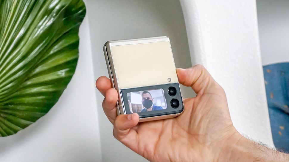 Samsung Galaxy Z Flip 3 review: The first foldable phone under $1,000 ...