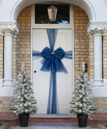 Christmas door decor ideas: create a festive welcome | Gardeningetc