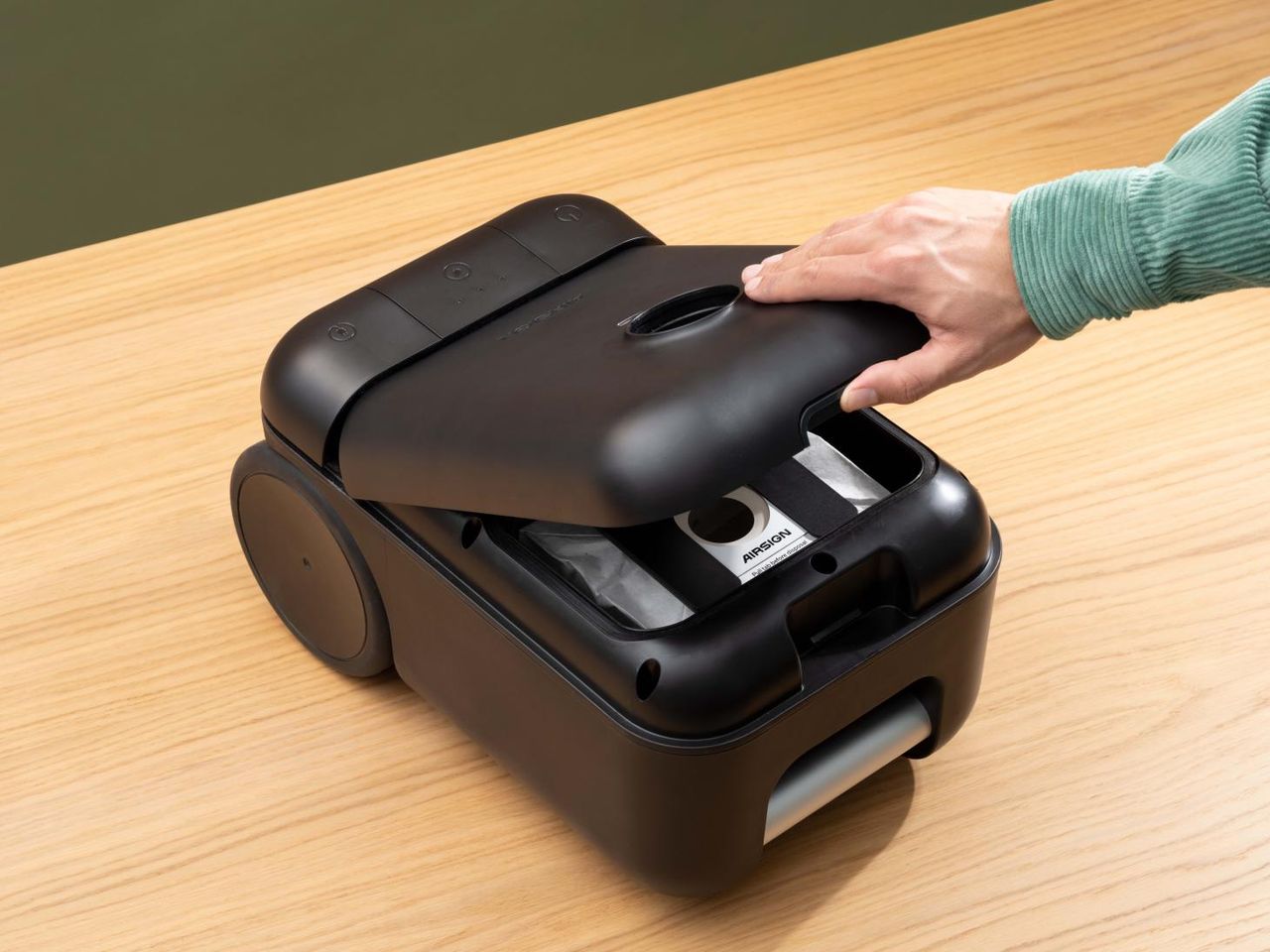 Airsign vacuum cleaner: powerful and sustainable | Wallpaper*
