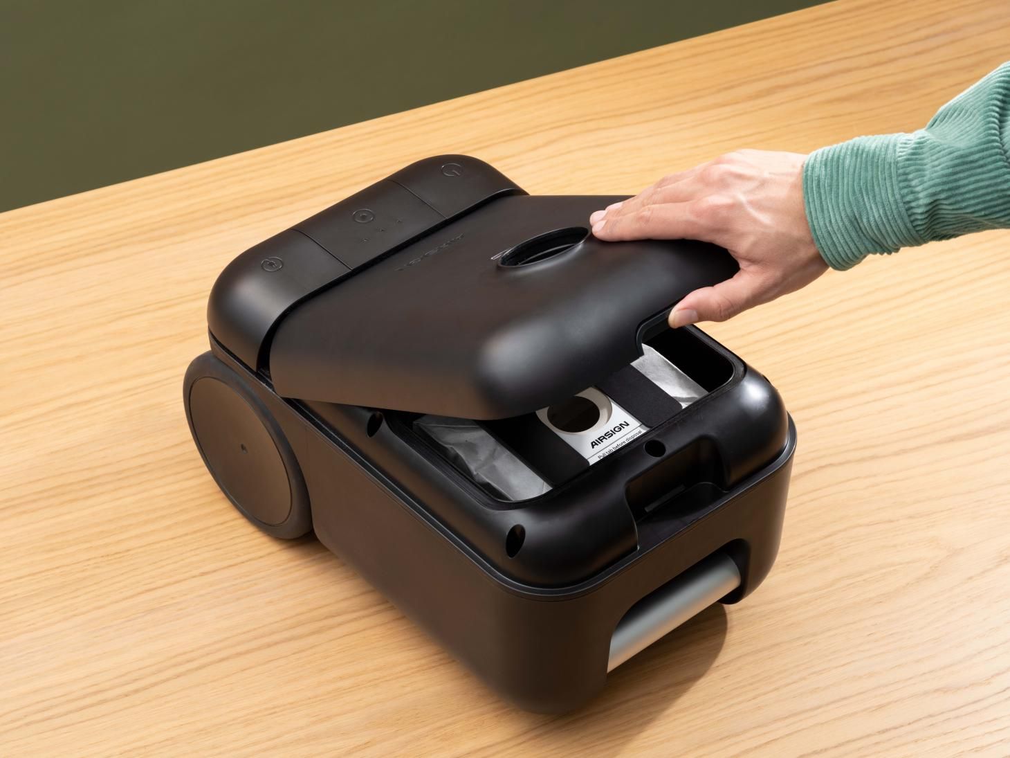 Airsign vacuum cleaner: powerful and sustainable | Wallpaper*
