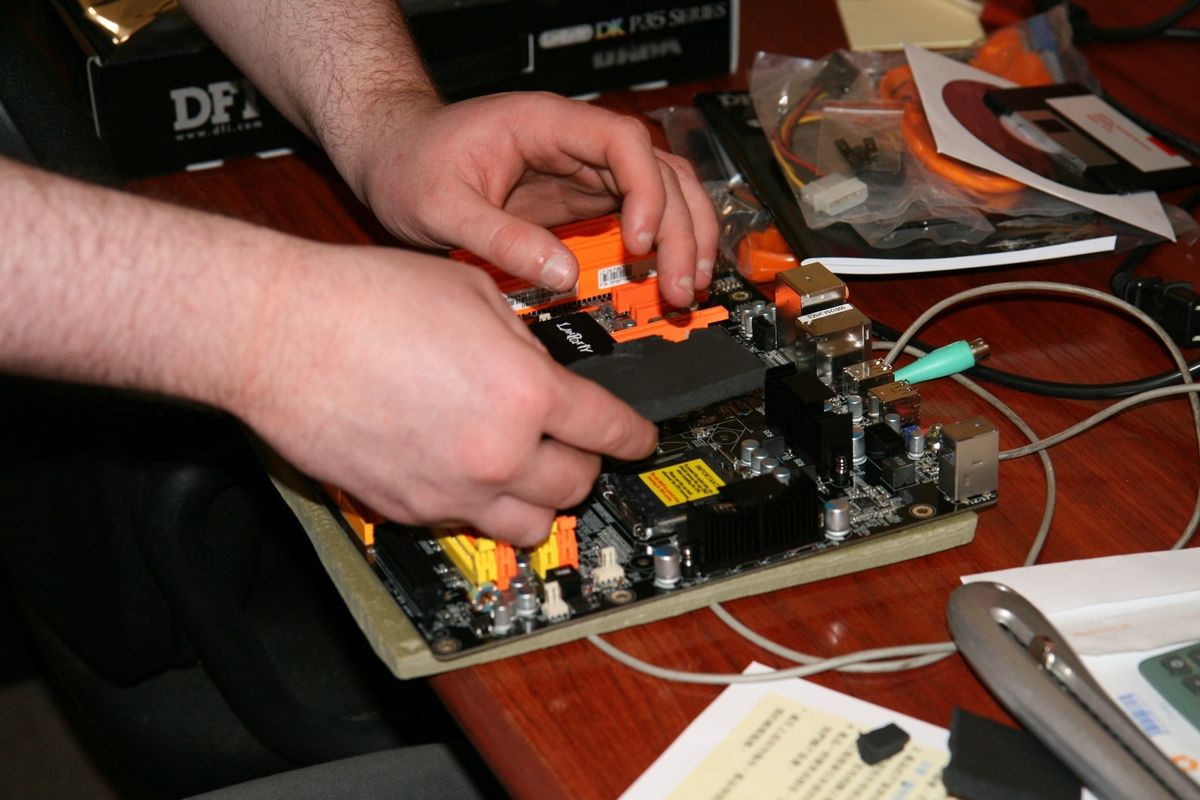 Overclocking: Tom's Sets World Record | Tom's Hardware