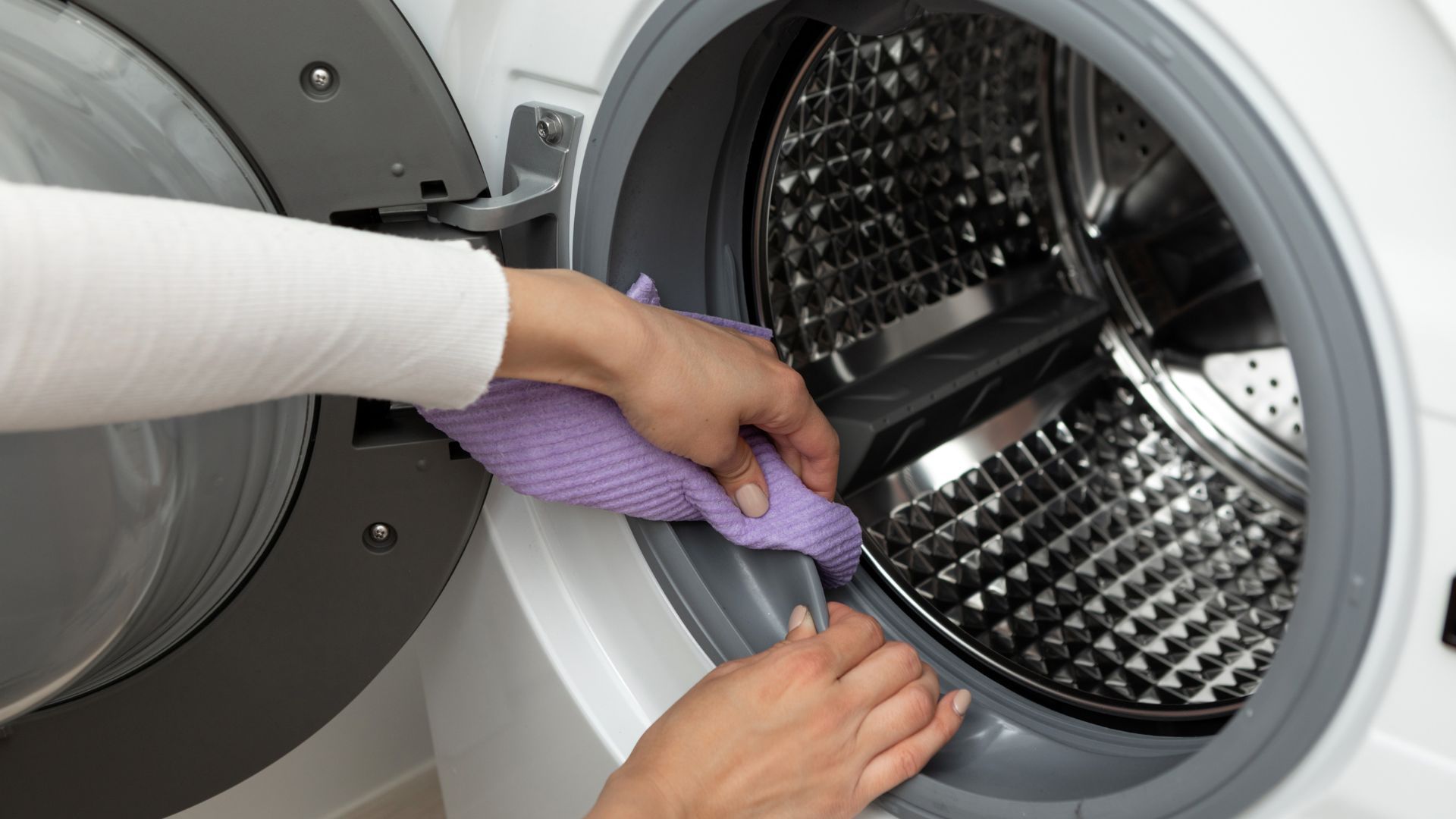 Stubborn mold in your washing machine seal? Here’s how to get rid of it ...