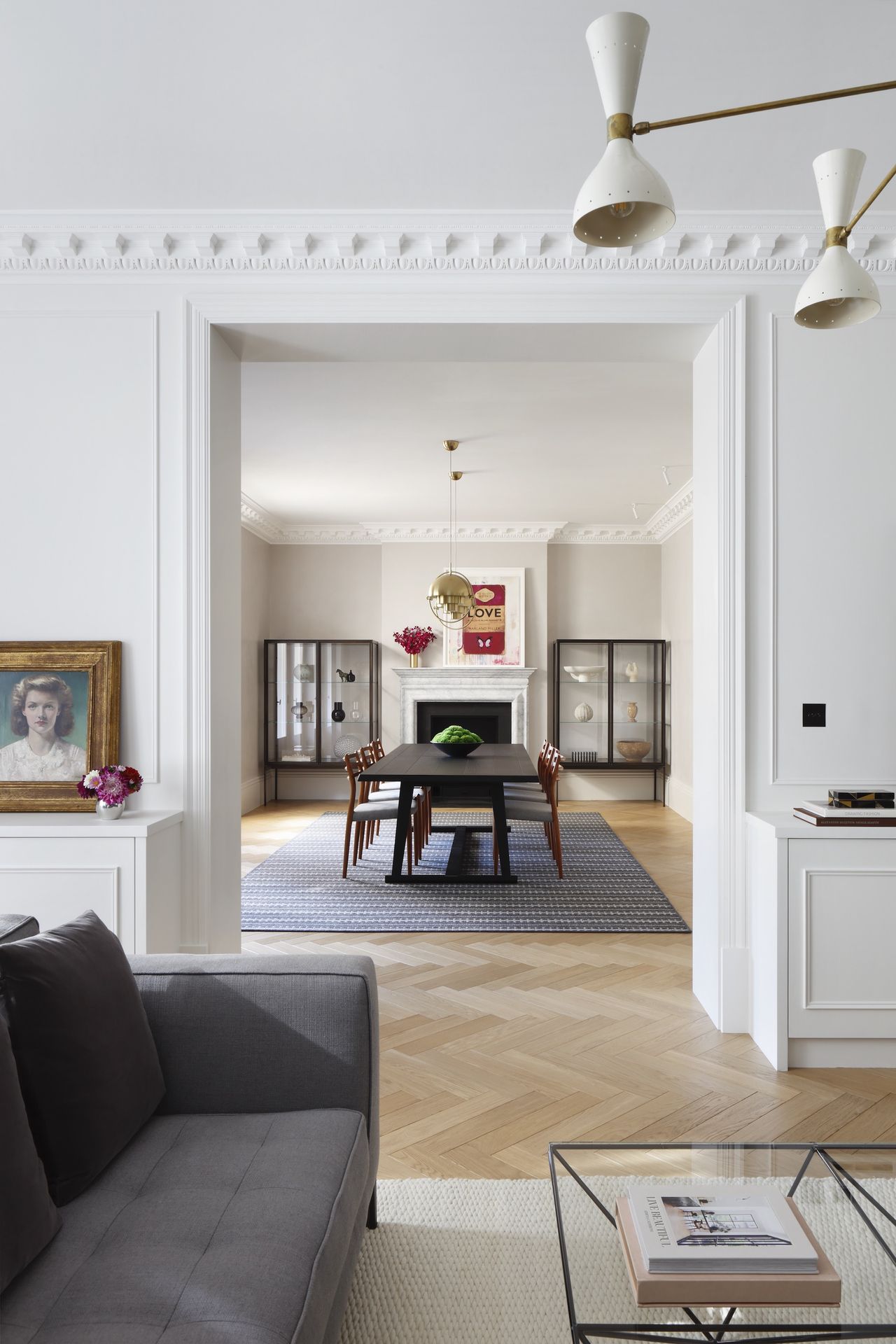 This period apartment combines traditional elegance with a contemporary ...