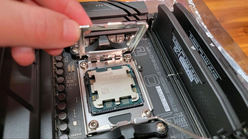 How to Install a CPU | Tom's Hardware