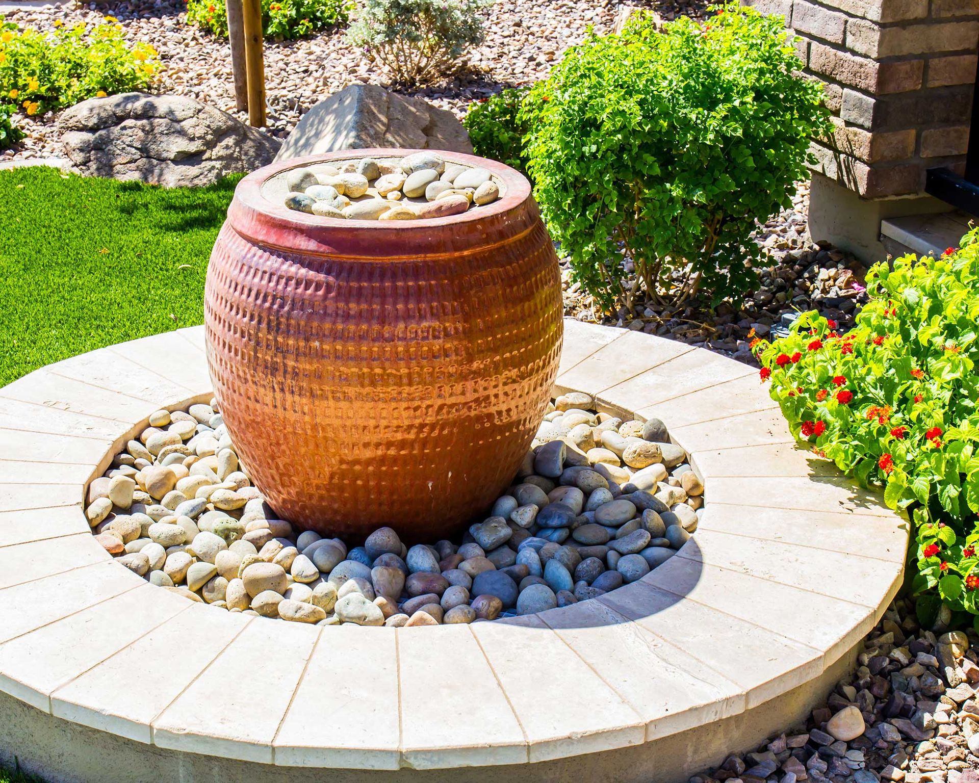 Landscaping with river rocks: 10 stylish looks for backyards | Gardeningetc