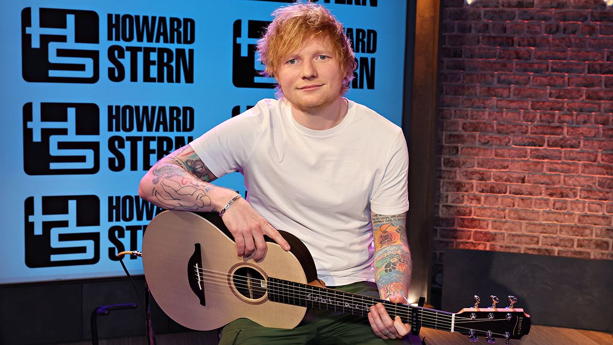 Ed Sheeran shows Howard Stern how he played his guitar to help win the ...
