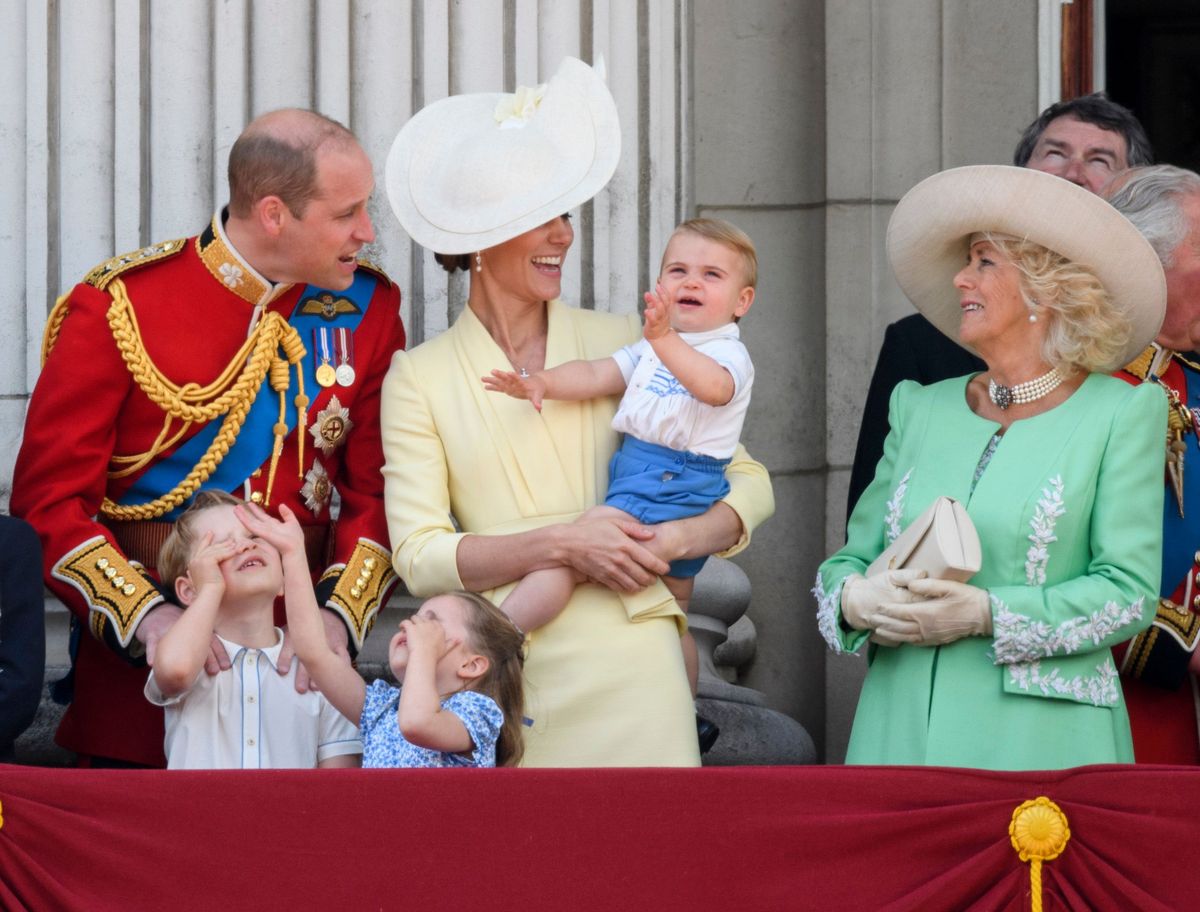 Prince Louis Showing Off His Royal Wave Is The Sweetest Thing You’ll ...